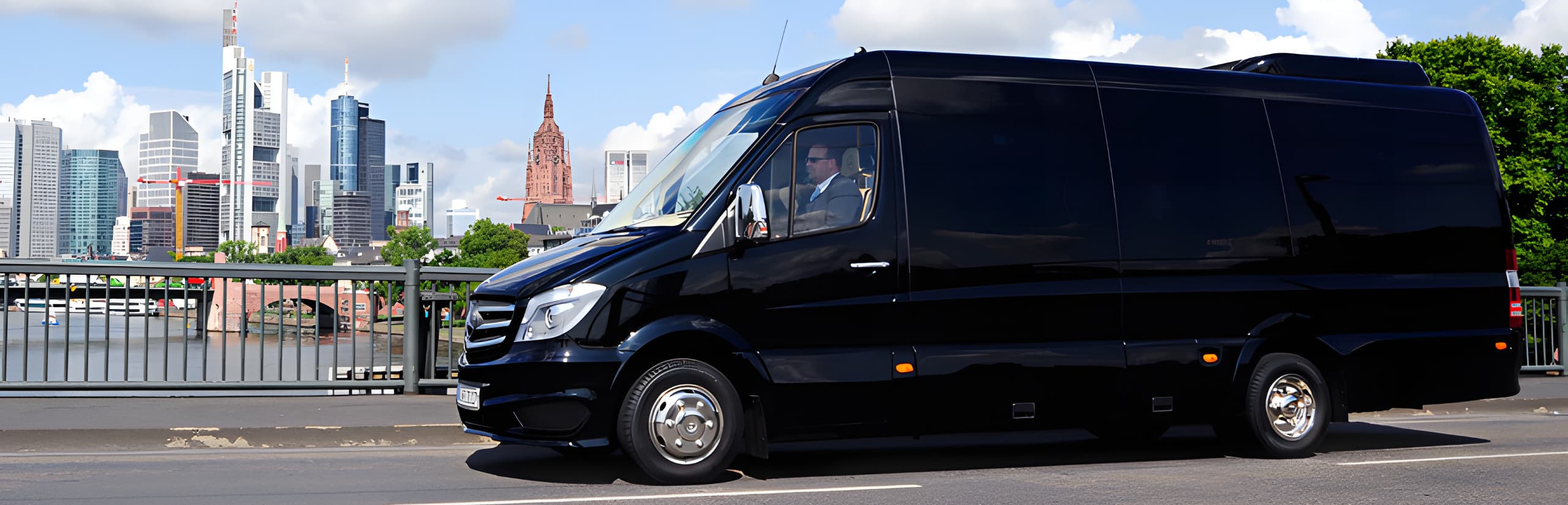 Luxury minibus, VIP Sprinter - for hire in Frankfurt and Hesse