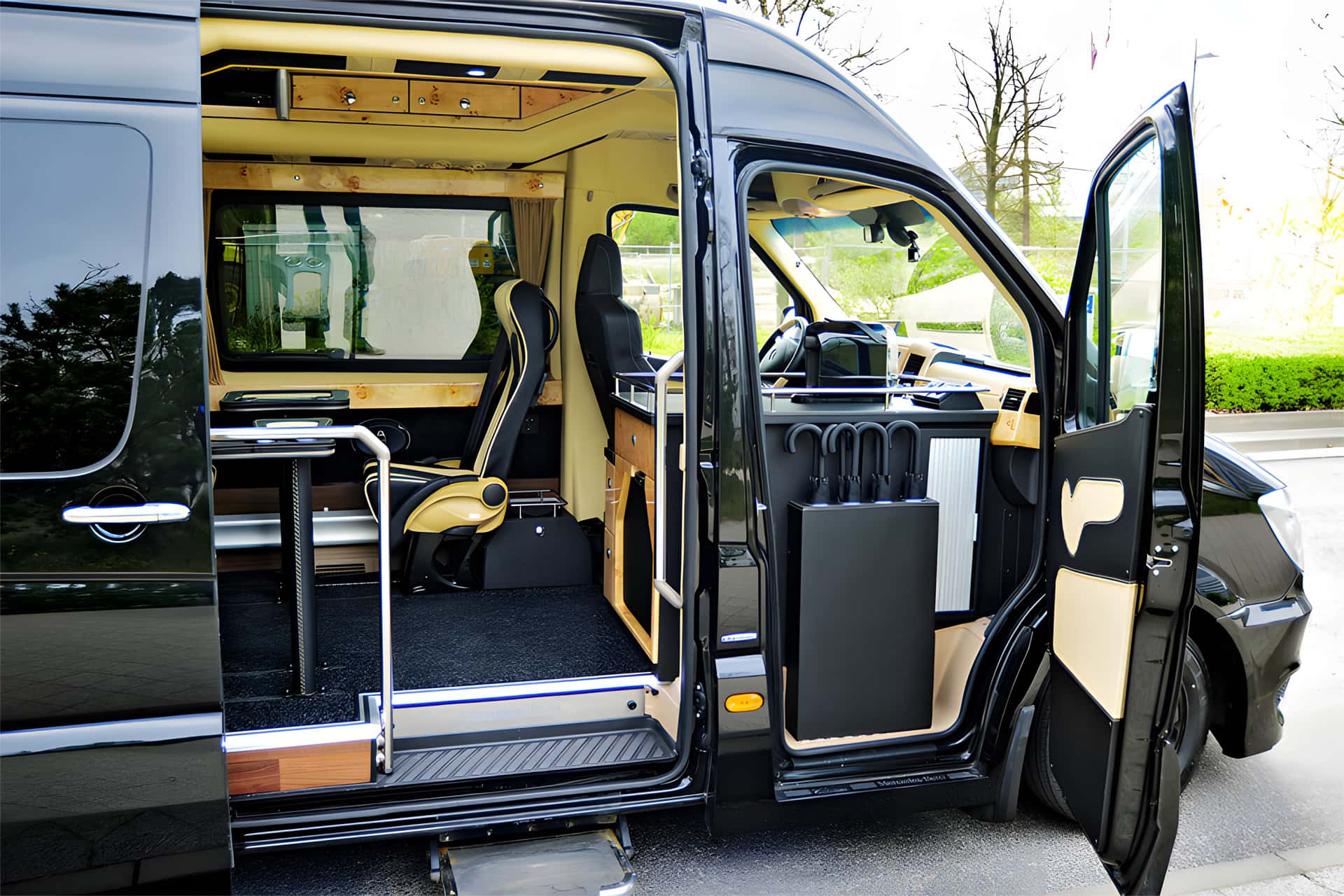 VIP Kleinbus, Luxus Minibus Sprinter mieten in Frankfurt