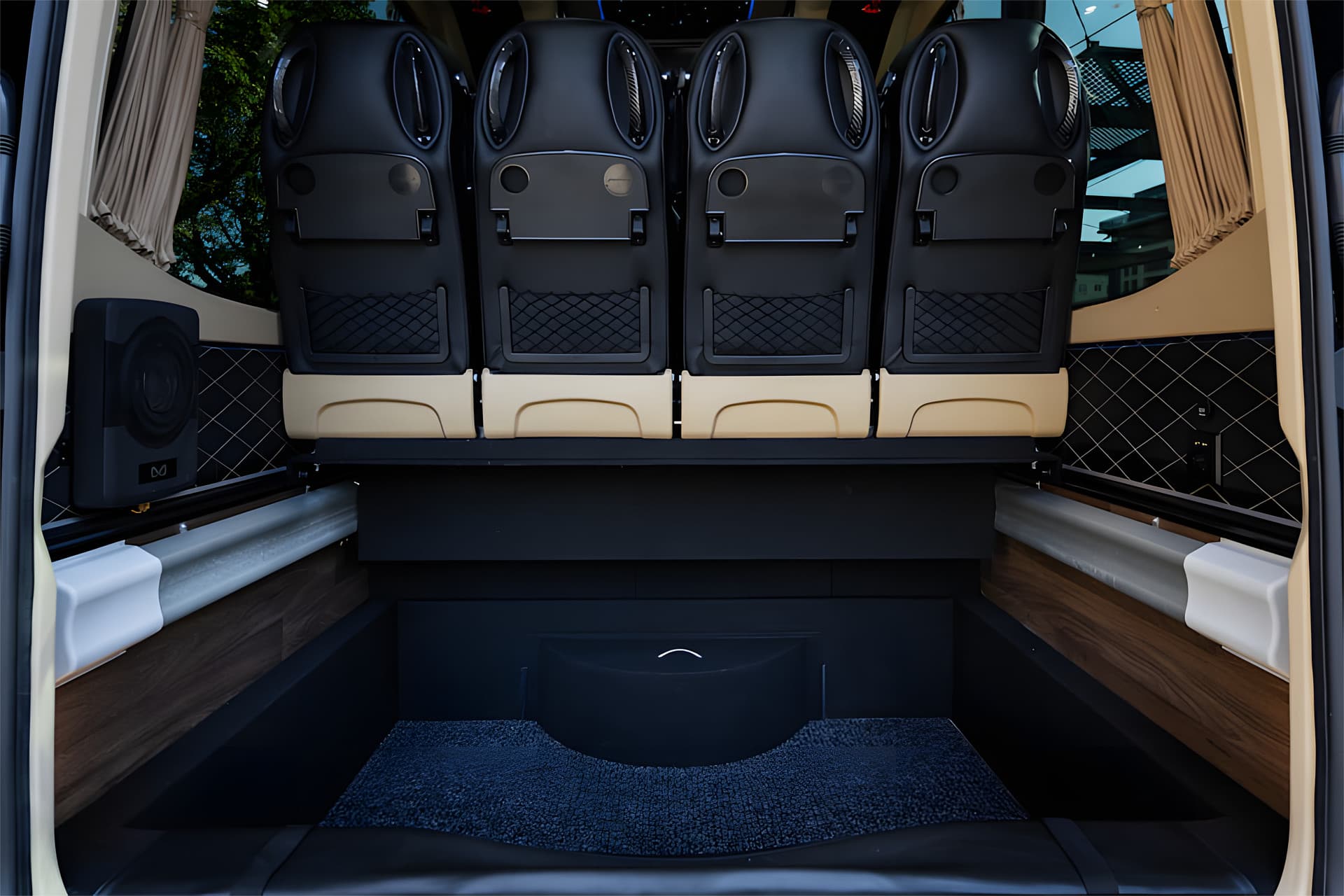 Luxury minibus, VIP Sprinter - for hire in Frankfurt and Hesse